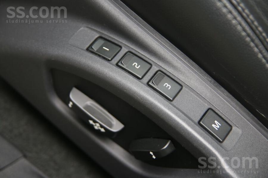 Grey Volvo XC60 2014 in Riga, with an engine capacity of 2.00 L and mileage of 255 thousand km for 10890 €, photo 19 on AUTOMOTO.COM.LV