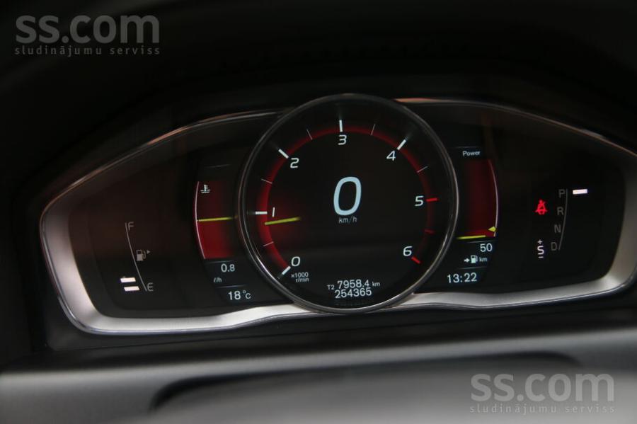 Grey Volvo XC60 2014 in Riga, with an engine capacity of 2.00 L and mileage of 255 thousand km for 10890 €, photo 20 on AUTOMOTO.COM.LV