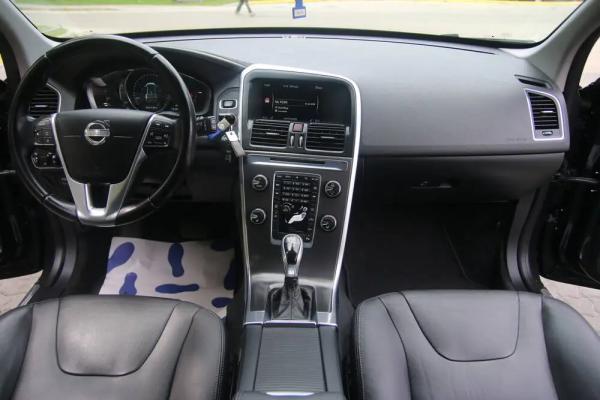 Pelēks Volvo XC60 2014 Rīga, ar dzinēja tilpumu 2.00 L un nobraukumu 255 tūkst. km par 10890 €, foto 7 vietnē AUTOMOTO.COM.LV