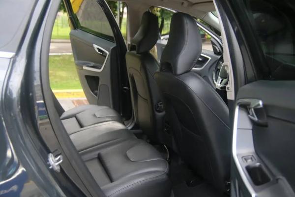 Pelēks Volvo XC60 2014 Rīga, ar dzinēja tilpumu 2.00 L un nobraukumu 255 tūkst. km par 10890 €, foto 8 vietnē AUTOMOTO.COM.LV