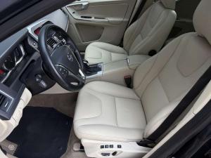 Pelēks Volvo XC60 2014 Šauļi, ar dzinēja tilpumu 1.97 L un nobraukumu 283 tūkst. km par 13450 €, foto 16 vietnē AUTOMOTO.COM.LV