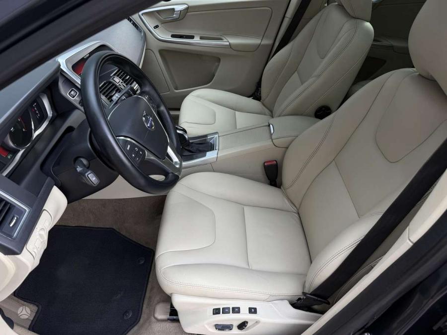 Pelēks Volvo XC60 2014 Šauļi, ar dzinēja tilpumu 1.97 L un nobraukumu 283 tūkst. km par 13450 €, foto 16 vietnē AUTOMOTO.COM.LV