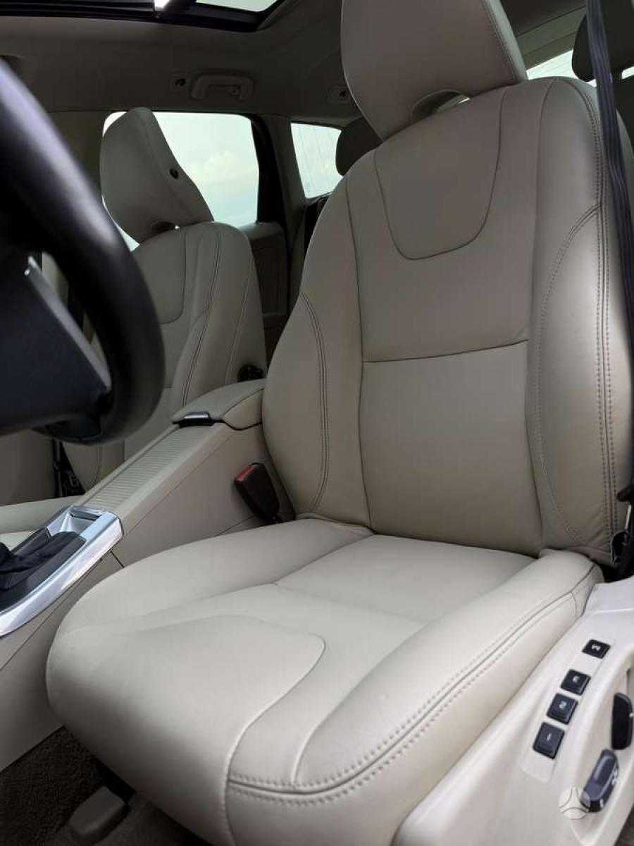 Pelēks Volvo XC60 2014 Šauļi, ar dzinēja tilpumu 1.97 L un nobraukumu 283 tūkst. km par 13450 €, foto 17 vietnē AUTOMOTO.COM.LV