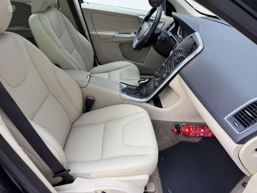 Pelēks Volvo XC60 2014 Šauļi, ar dzinēja tilpumu 1.97 L un nobraukumu 283 tūkst. km par 13450 €, foto 23 vietnē AUTOMOTO.COM.LV