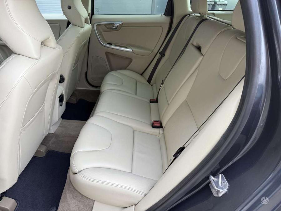 Pelēks Volvo XC60 2014 Šauļi, ar dzinēja tilpumu 1.97 L un nobraukumu 283 tūkst. km par 13450 €, foto 25 vietnē AUTOMOTO.COM.LV