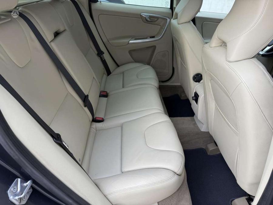 Pelēks Volvo XC60 2014 Šauļi, ar dzinēja tilpumu 1.97 L un nobraukumu 283 tūkst. km par 13450 €, foto 26 vietnē AUTOMOTO.COM.LV