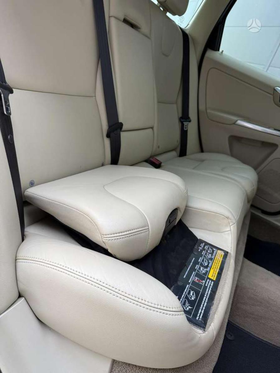 Pelēks Volvo XC60 2014 Šauļi, ar dzinēja tilpumu 1.97 L un nobraukumu 283 tūkst. km par 13450 €, foto 28 vietnē AUTOMOTO.COM.LV