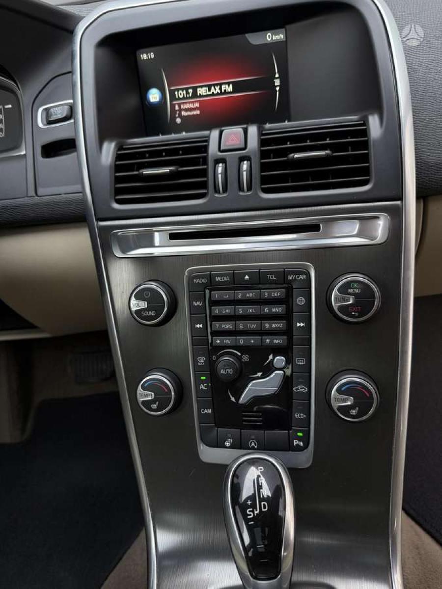 Pelēks Volvo XC60 2014 Šauļi, ar dzinēja tilpumu 1.97 L un nobraukumu 283 tūkst. km par 13450 €, foto 29 vietnē AUTOMOTO.COM.LV
