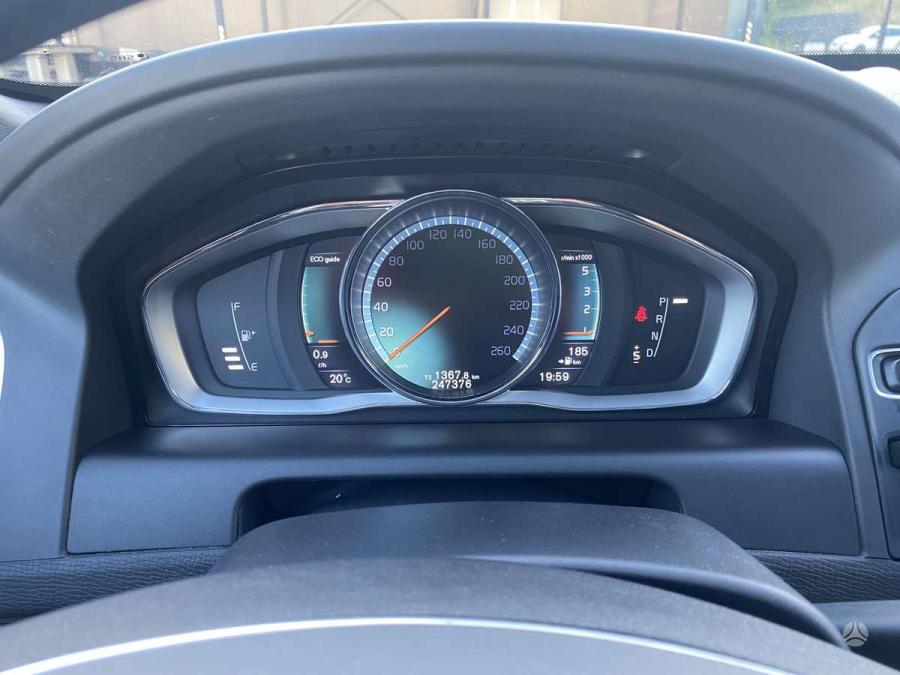 Pelēks Volvo XC60 2014 Viļņa, ar dzinēja tilpumu 2.40 L un nobraukumu 247 tūkst. km par 14500 €, foto 15 vietnē AUTOMOTO.COM.LV