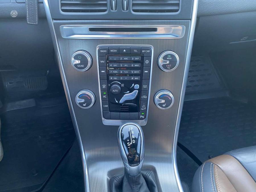 Pelēks Volvo XC60 2014 Viļņa, ar dzinēja tilpumu 2.40 L un nobraukumu 247 tūkst. km par 14500 €, foto 18 vietnē AUTOMOTO.COM.LV