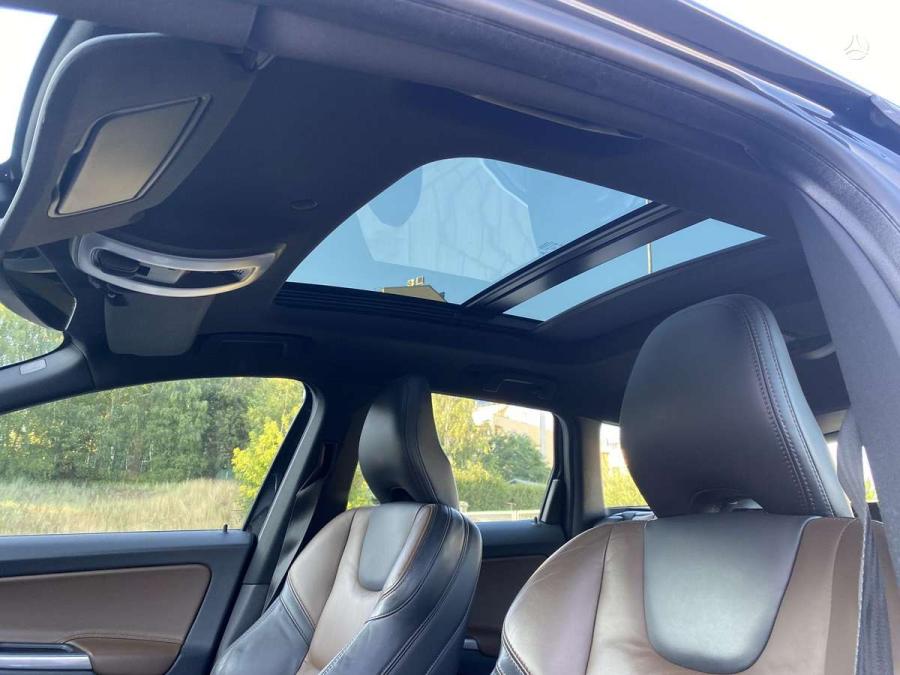 Pelēks Volvo XC60 2014 Viļņa, ar dzinēja tilpumu 2.40 L un nobraukumu 247 tūkst. km par 14500 €, foto 23 vietnē AUTOMOTO.COM.LV