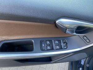 Pelēks Volvo XC60 2014 Viļņa, ar dzinēja tilpumu 2.40 L un nobraukumu 247 tūkst. km par 14500 €, foto 36 vietnē AUTOMOTO.COM.LV