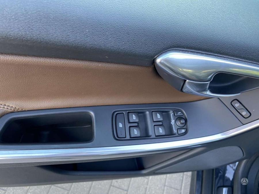 Pelēks Volvo XC60 2014 Viļņa, ar dzinēja tilpumu 2.40 L un nobraukumu 247 tūkst. km par 14500 €, foto 36 vietnē AUTOMOTO.COM.LV