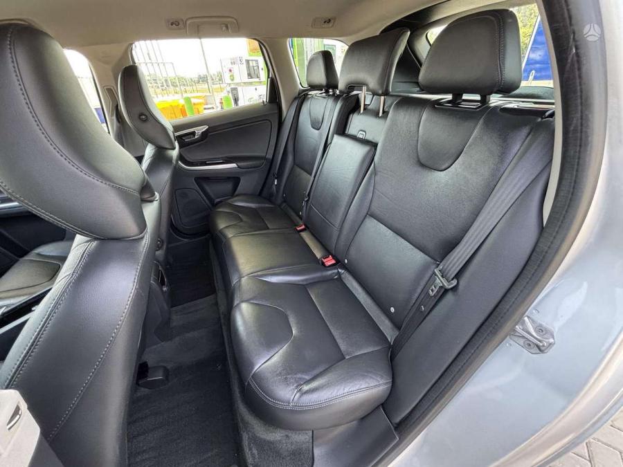 Grey Volvo XC60 2014 in Taurage, with an engine capacity of 1.97 L and mileage of 218 thousand km for 9500 €, photo 14 on AUTOMOTO.COM.LV
