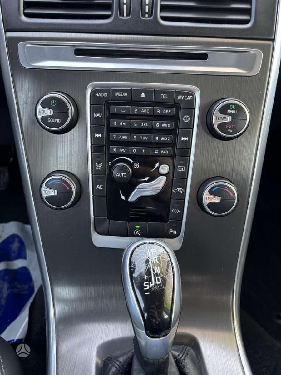 Grey Volvo XC60 2014 in Taurage, with an engine capacity of 1.97 L and mileage of 218 thousand km for 9500 €, photo 16 on AUTOMOTO.COM.LV