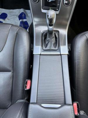 Grey Volvo XC60 2014 in Taurage, with an engine capacity of 1.97 L and mileage of 218 thousand km for 9500 €, photo 19 on AUTOMOTO.COM.LV