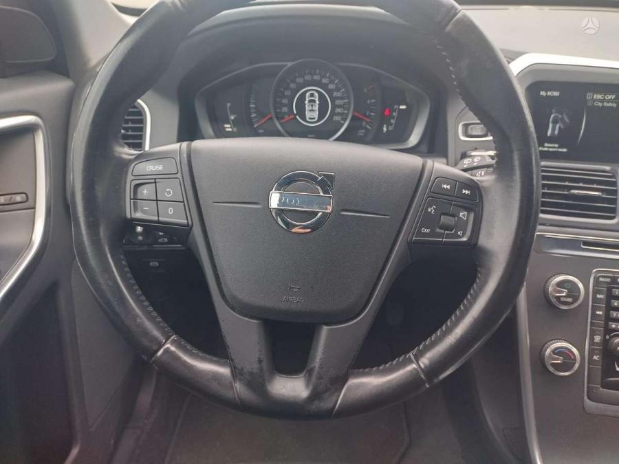 Pelēks Volvo XC60 2014 Marijampole, ar dzinēja tilpumu 1.97 L un nobraukumu 224 tūkst. km par 10900 €, foto 11 vietnē AUTOMOTO.COM.LV