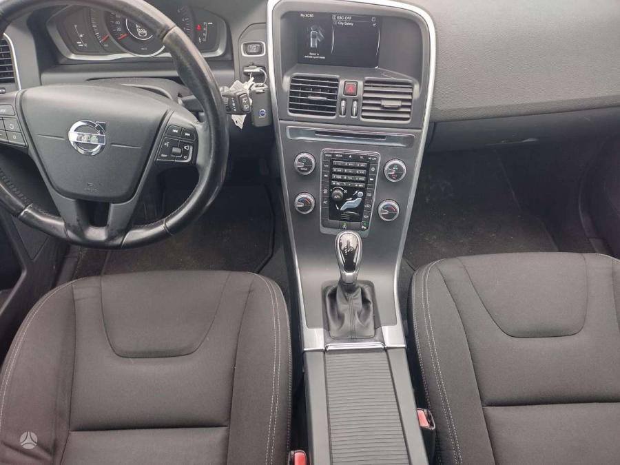 Pelēks Volvo XC60 2014 Marijampole, ar dzinēja tilpumu 1.97 L un nobraukumu 224 tūkst. km par 10900 €, foto 12 vietnē AUTOMOTO.COM.LV
