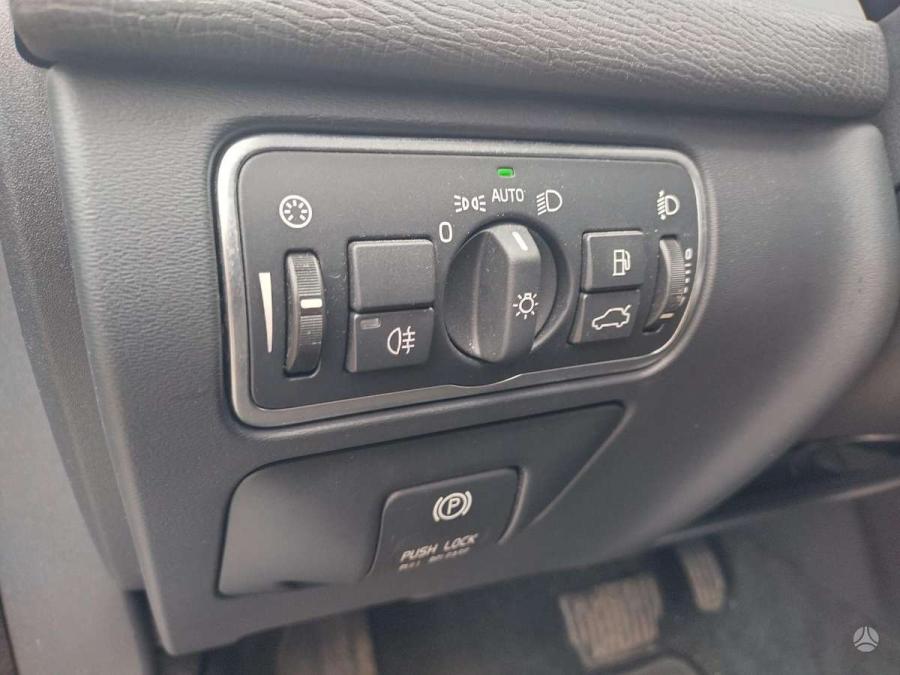 Pelēks Volvo XC60 2014 Marijampole, ar dzinēja tilpumu 1.97 L un nobraukumu 224 tūkst. km par 10900 €, foto 16 vietnē AUTOMOTO.COM.LV