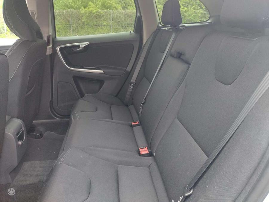 Pelēks Volvo XC60 2014 Marijampole, ar dzinēja tilpumu 1.97 L un nobraukumu 224 tūkst. km par 10900 €, foto 17 vietnē AUTOMOTO.COM.LV