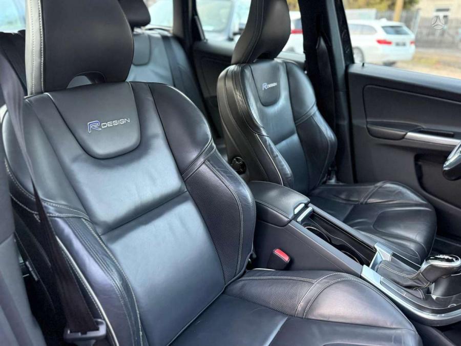 Pelēks Volvo XC60 2014 Rīga, ar dzinēja tilpumu 1.97 L un nobraukumu 253 tūkst. km par 13333 €, foto 20 vietnē AUTOMOTO.COM.LV