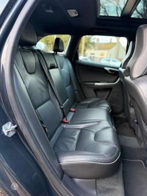 Pelēks Volvo XC60 2014 Rīga, ar dzinēja tilpumu 1.97 L un nobraukumu 253 tūkst. km par 13333 €, foto 21 vietnē AUTOMOTO.COM.LV