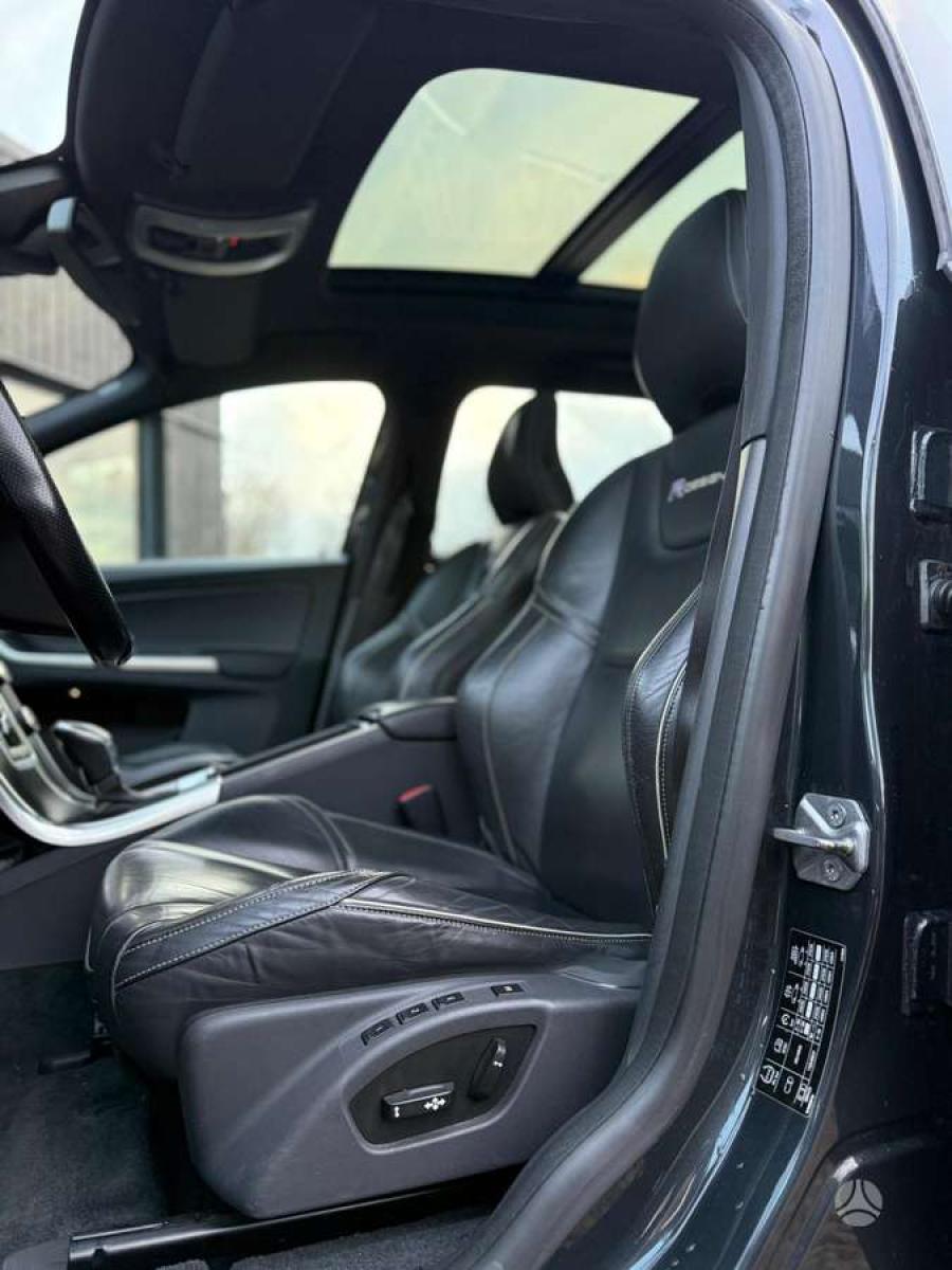 Pelēks Volvo XC60 2014 Rīga, ar dzinēja tilpumu 1.97 L un nobraukumu 253 tūkst. km par 13333 €, foto 22 vietnē AUTOMOTO.COM.LV