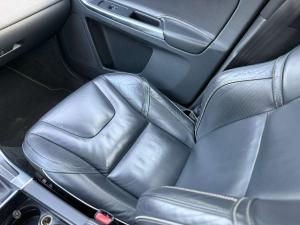 Pelēks Volvo XC60 2014 Rīga, ar dzinēja tilpumu 1.97 L un nobraukumu 253 tūkst. km par 13333 €, foto 24 vietnē AUTOMOTO.COM.LV