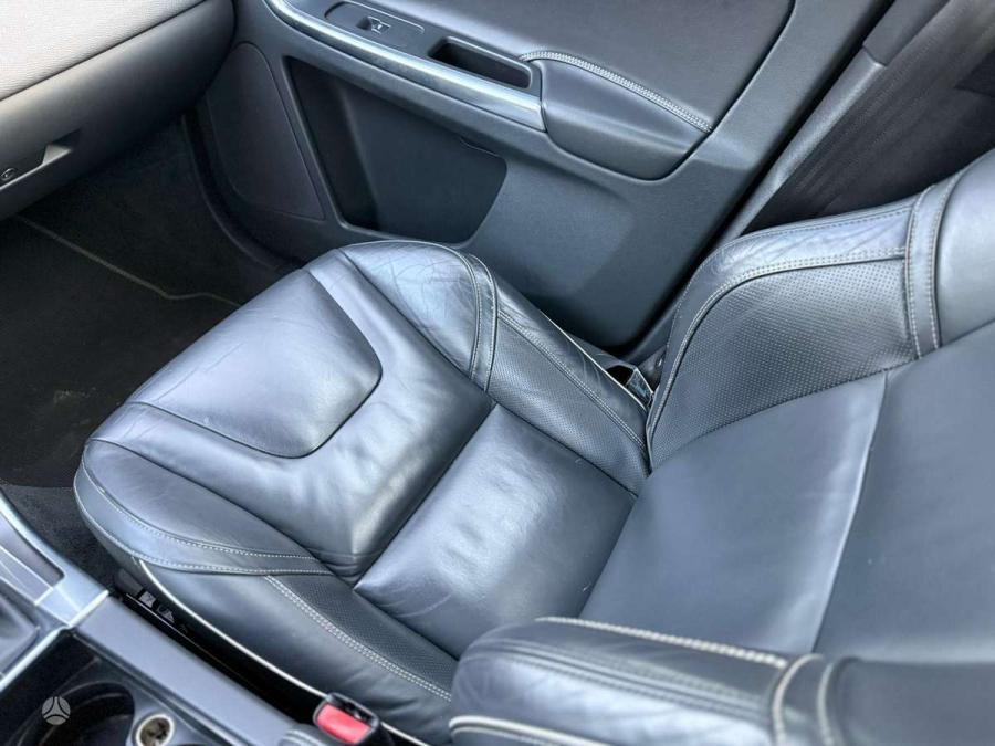 Pelēks Volvo XC60 2014 Rīga, ar dzinēja tilpumu 1.97 L un nobraukumu 253 tūkst. km par 13333 €, foto 24 vietnē AUTOMOTO.COM.LV