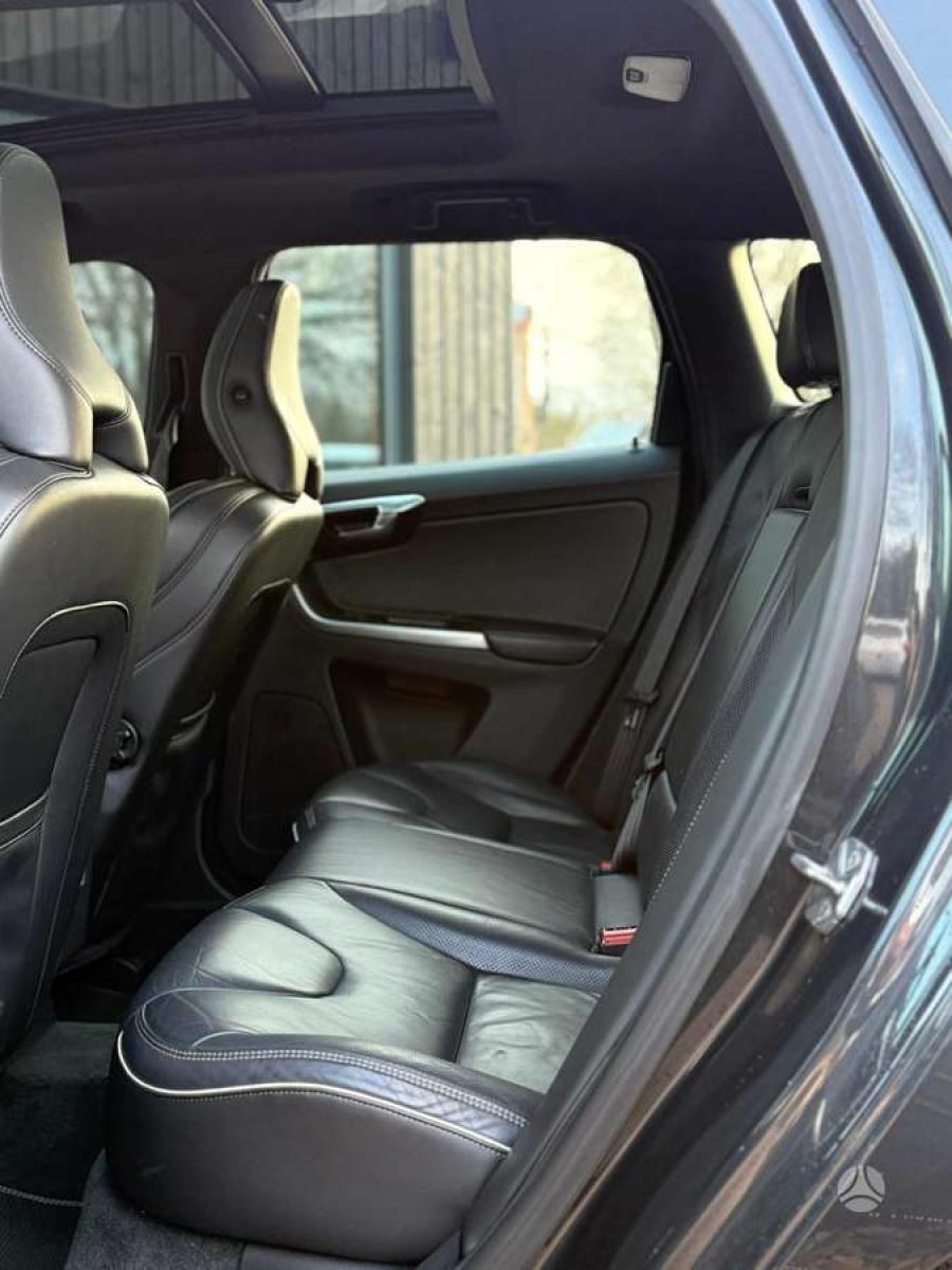 Pelēks Volvo XC60 2014 Rīga, ar dzinēja tilpumu 1.97 L un nobraukumu 253 tūkst. km par 13333 €, foto 25 vietnē AUTOMOTO.COM.LV