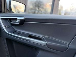 Pelēks Volvo XC60 2014 Rīga, ar dzinēja tilpumu 1.97 L un nobraukumu 253 tūkst. km par 13333 €, foto 30 vietnē AUTOMOTO.COM.LV