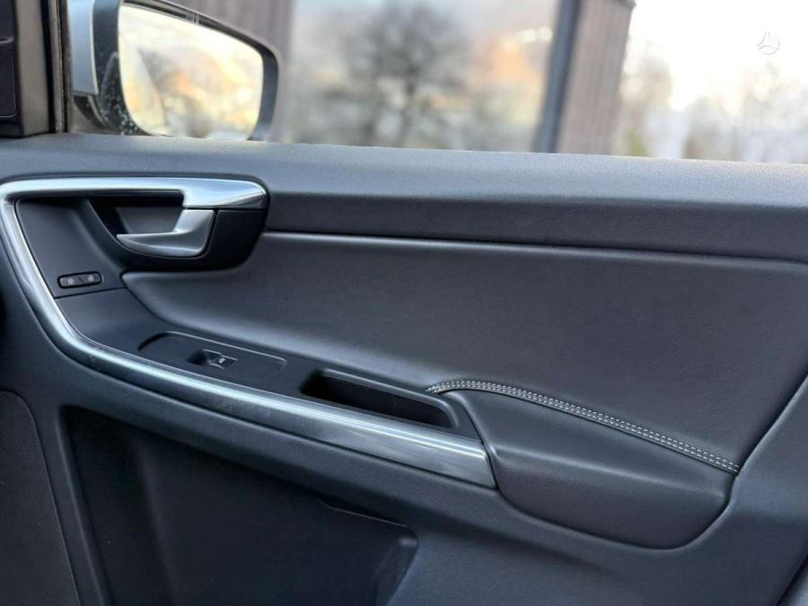 Pelēks Volvo XC60 2014 Rīga, ar dzinēja tilpumu 1.97 L un nobraukumu 253 tūkst. km par 13333 €, foto 30 vietnē AUTOMOTO.COM.LV