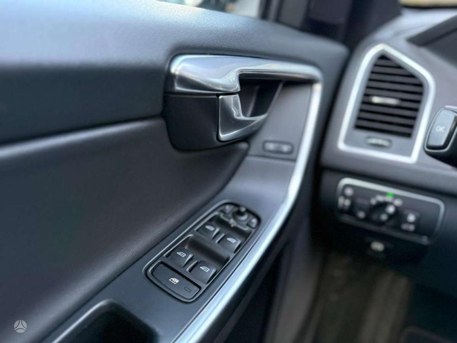 Pelēks Volvo XC60 2014 Rīga, ar dzinēja tilpumu 1.97 L un nobraukumu 253 tūkst. km par 13333 €, foto 31 vietnē AUTOMOTO.COM.LV