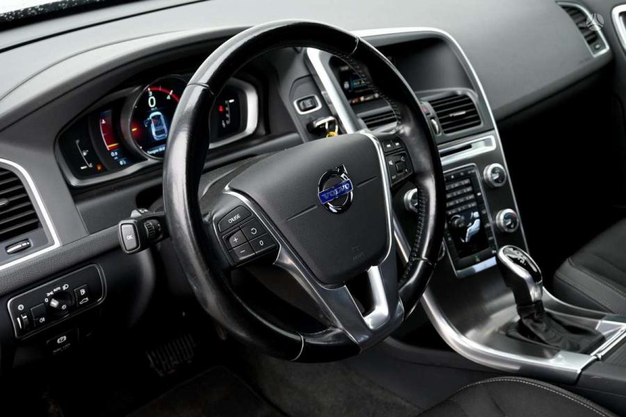 Grey Volvo XC60 2014 in Kretinga, with an engine capacity of 1.98 L and mileage of 165 thousand km for 10499 €, photo 19 on AUTOMOTO.COM.LV