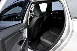 Grey Volvo XC60 2014 in Kretinga, with an engine capacity of 1.98 L and mileage of 165 thousand km for 10499 €, photo 22 on AUTOMOTO.COM.LV