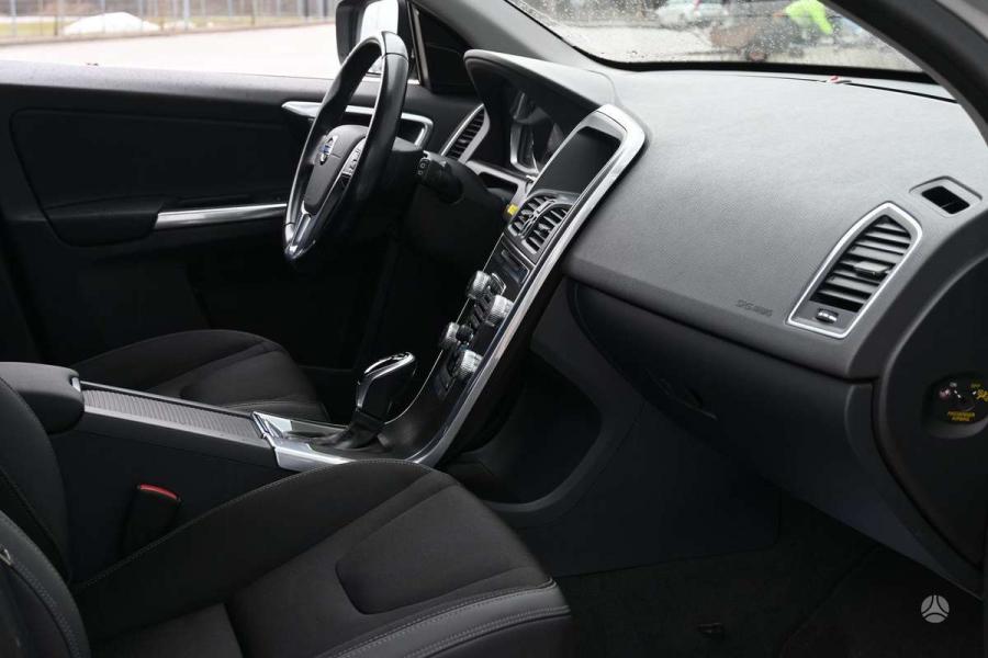 Grey Volvo XC60 2014 in Kretinga, with an engine capacity of 1.98 L and mileage of 165 thousand km for 10499 €, photo 23 on AUTOMOTO.COM.LV