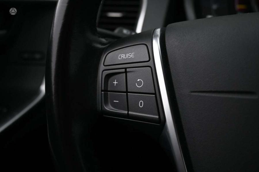 Grey Volvo XC60 2014 in Kretinga, with an engine capacity of 1.98 L and mileage of 165 thousand km for 10499 €, photo 29 on AUTOMOTO.COM.LV