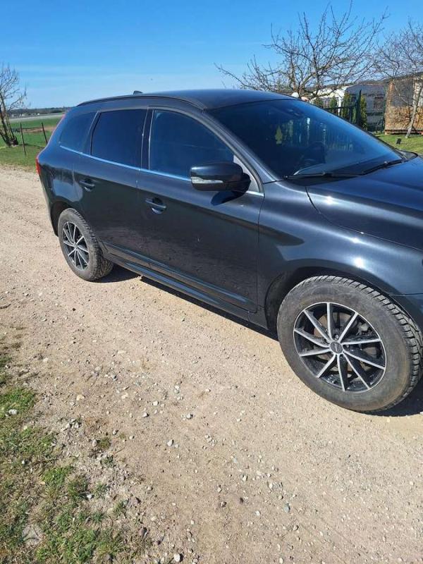 Pelēks Volvo XC60 2014 Marijampole, ar dzinēja tilpumu 0.00 L un nobraukumu 290 tūkst. km par 9000 €, foto 3 vietnē AUTOMOTO.COM.LV