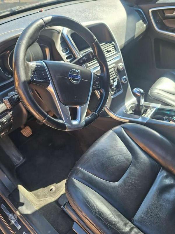 Pelēks Volvo XC60 2014 Marijampole, ar dzinēja tilpumu 0.00 L un nobraukumu 290 tūkst. km par 9000 €, foto 4 vietnē AUTOMOTO.COM.LV