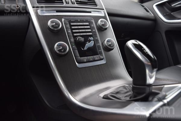 Pelēks Volvo XC60 2014 Rīga, ar dzinēja tilpumu 2.00 L un nobraukumu 138 tūkst. km par 13400 €, foto 5 vietnē AUTOMOTO.COM.LV