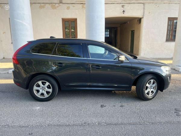 Pelēks Volvo XC60 2014 Viļņa, ar dzinēja tilpumu 2.40 L un nobraukumu 285 tūkst. km par 12750 €, foto 3 vietnē AUTOMOTO.COM.LV