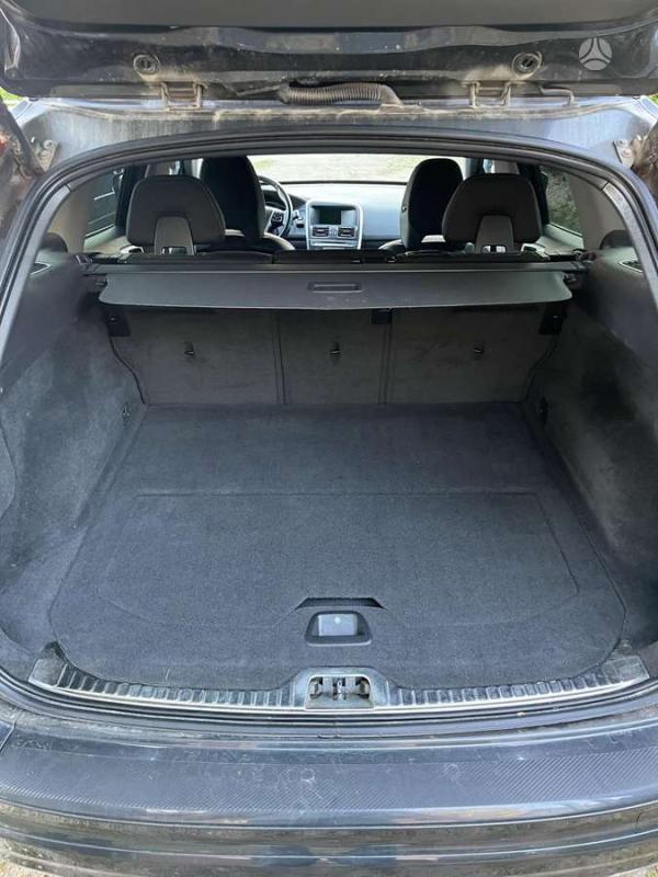 Pelēks Volvo XC60 2014 Viļņa, ar dzinēja tilpumu 2.40 L un nobraukumu 285 tūkst. km par 12750 €, foto 9 vietnē AUTOMOTO.COM.LV