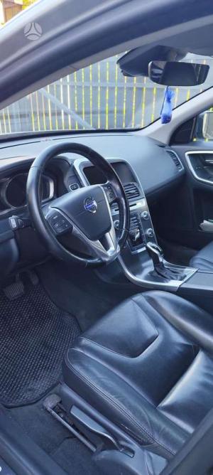 Pelēks Volvo XC60 2014 Viļņa, ar dzinēja tilpumu 2.40 L un nobraukumu 430 tūkst. km par 8050 €, foto 9 vietnē AUTOMOTO.COM.LV