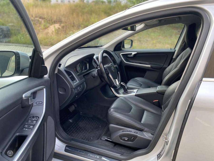 Pelēks Volvo XC60 2014 Viļņa, ar dzinēja tilpumu 2.40 L un nobraukumu 273 tūkst. km par 13350 €, foto 11 vietnē AUTOMOTO.COM.LV