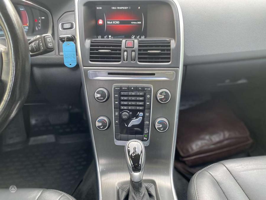 Pelēks Volvo XC60 2014 Viļņa, ar dzinēja tilpumu 2.40 L un nobraukumu 273 tūkst. km par 13350 €, foto 14 vietnē AUTOMOTO.COM.LV
