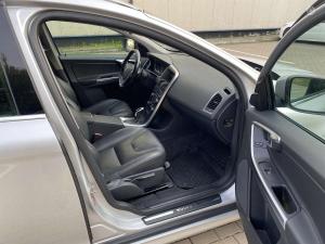 Pelēks Volvo XC60 2014 Viļņa, ar dzinēja tilpumu 2.40 L un nobraukumu 273 tūkst. km par 13350 €, foto 17 vietnē AUTOMOTO.COM.LV