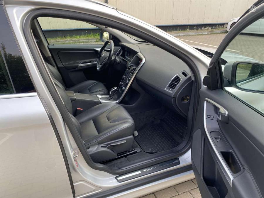 Pelēks Volvo XC60 2014 Viļņa, ar dzinēja tilpumu 2.40 L un nobraukumu 273 tūkst. km par 13350 €, foto 17 vietnē AUTOMOTO.COM.LV