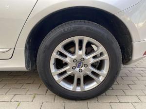 Pelēks Volvo XC60 2014 Viļņa, ar dzinēja tilpumu 2.40 L un nobraukumu 273 tūkst. km par 13350 €, foto 24 vietnē AUTOMOTO.COM.LV