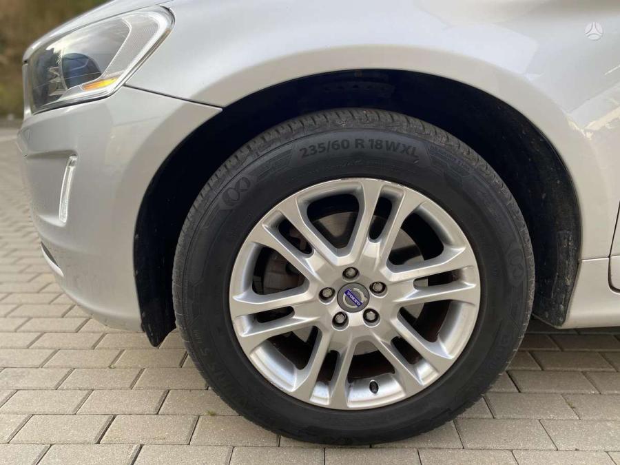 Pelēks Volvo XC60 2014 Viļņa, ar dzinēja tilpumu 2.40 L un nobraukumu 273 tūkst. km par 13350 €, foto 25 vietnē AUTOMOTO.COM.LV