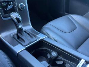 Pelēks Volvo XC60 2014 Viļņa, ar dzinēja tilpumu 1.98 L un nobraukumu 230 tūkst. km par 11500 €, foto 20 vietnē AUTOMOTO.COM.LV
